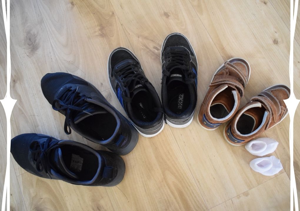 Van baby tot puber: Moeder van 4 kinderen in verschillende leeftijdsfases.